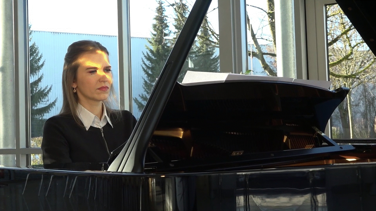 Ryan Marvel – Nostalgic – MOVING CLASSICS TV